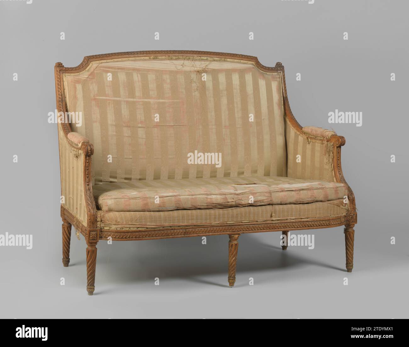 Canapé on five conical legs with flinged cannelures, rectangular back ...