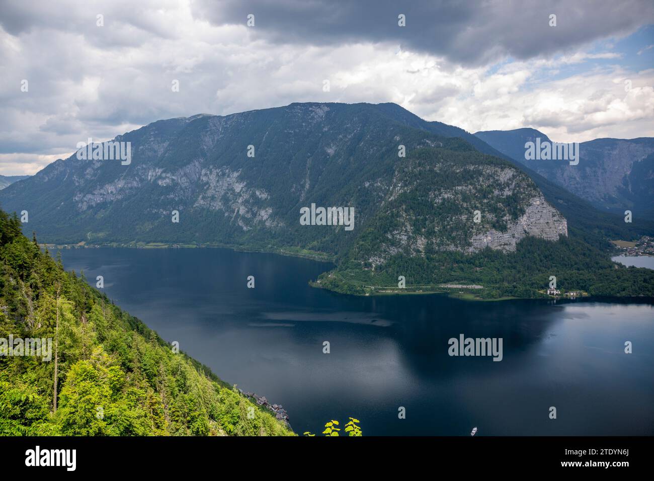 View of Lake Hallstatter from the observation deck Stock Photo - Alamy