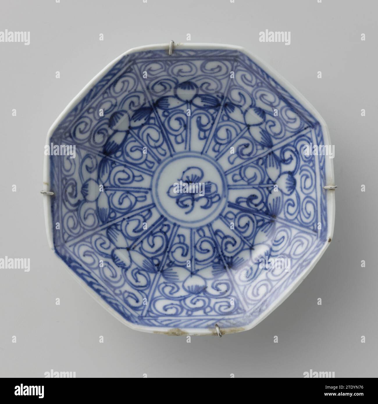 Octagonal saucer with flower scrolls in panel decoration, anonymous, c ...