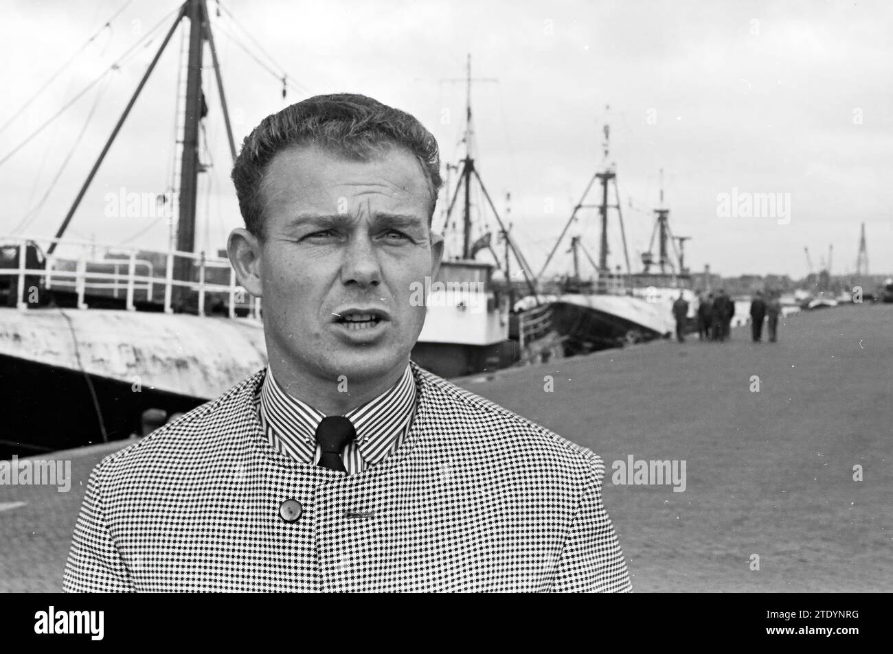 Piet van der kuil signs contract hi-res stock photography and images - Alamy