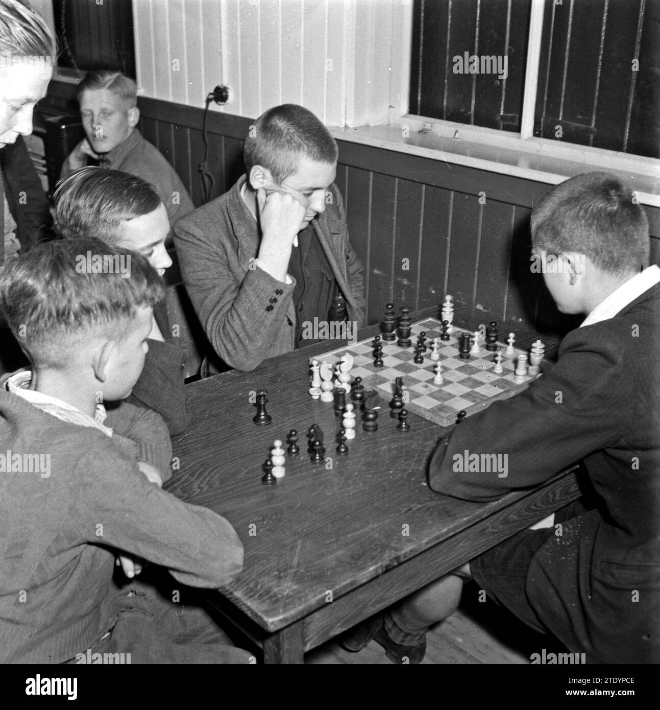 Boys playing a game of chess ca. October 1945 Stock Photo - Alamy