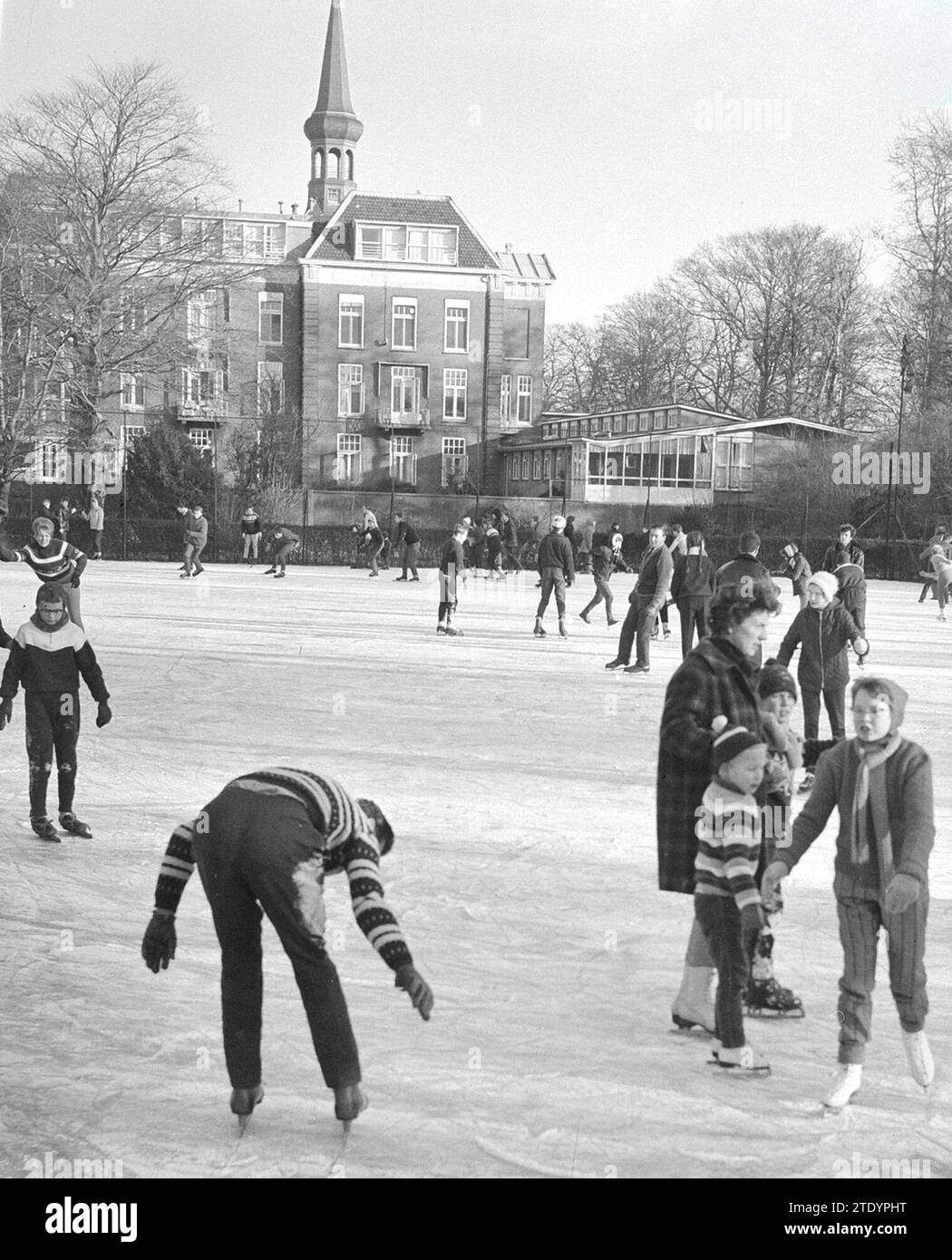 Skating on tennis courts at the Kattenlaan in Amsterdam ca. December 23 ...