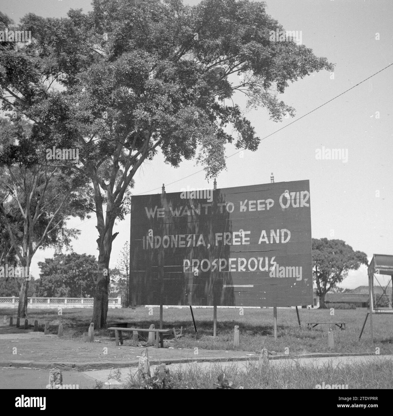 Road sign indonesia 1940s hi-res stock photography and images - Alamy