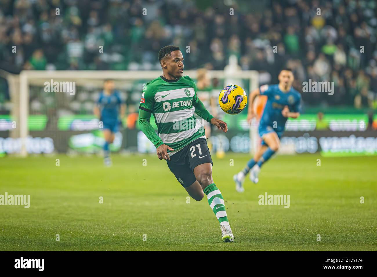 Lisbon, Portugal. 18th Dec, 2023. Geny Catamo of Sporting CP in action ...