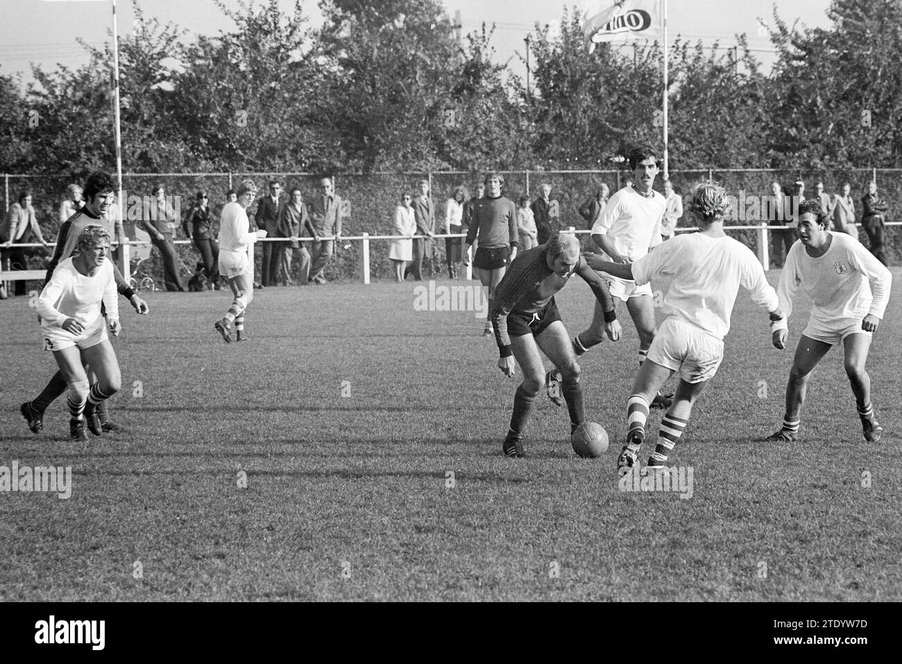VSV - De Kennemeren, Voetbal V.S.V., Velsen, Stormvogels, 04-10-1976 ...
