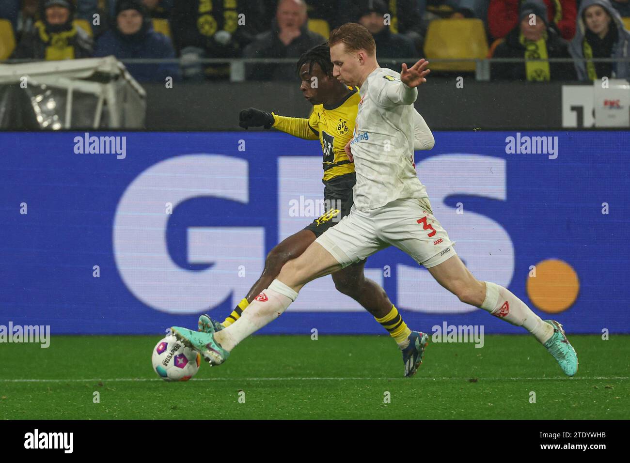 48 samuel bamba of bvb dortmund hi-res stock photography and images - Alamy