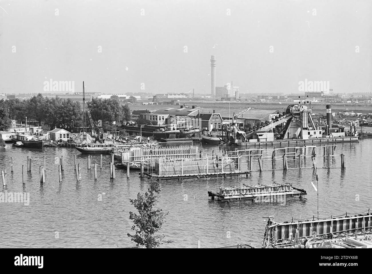 Construction of the Waarderbrug over the Noorder Buiten Spaarne, with a ...