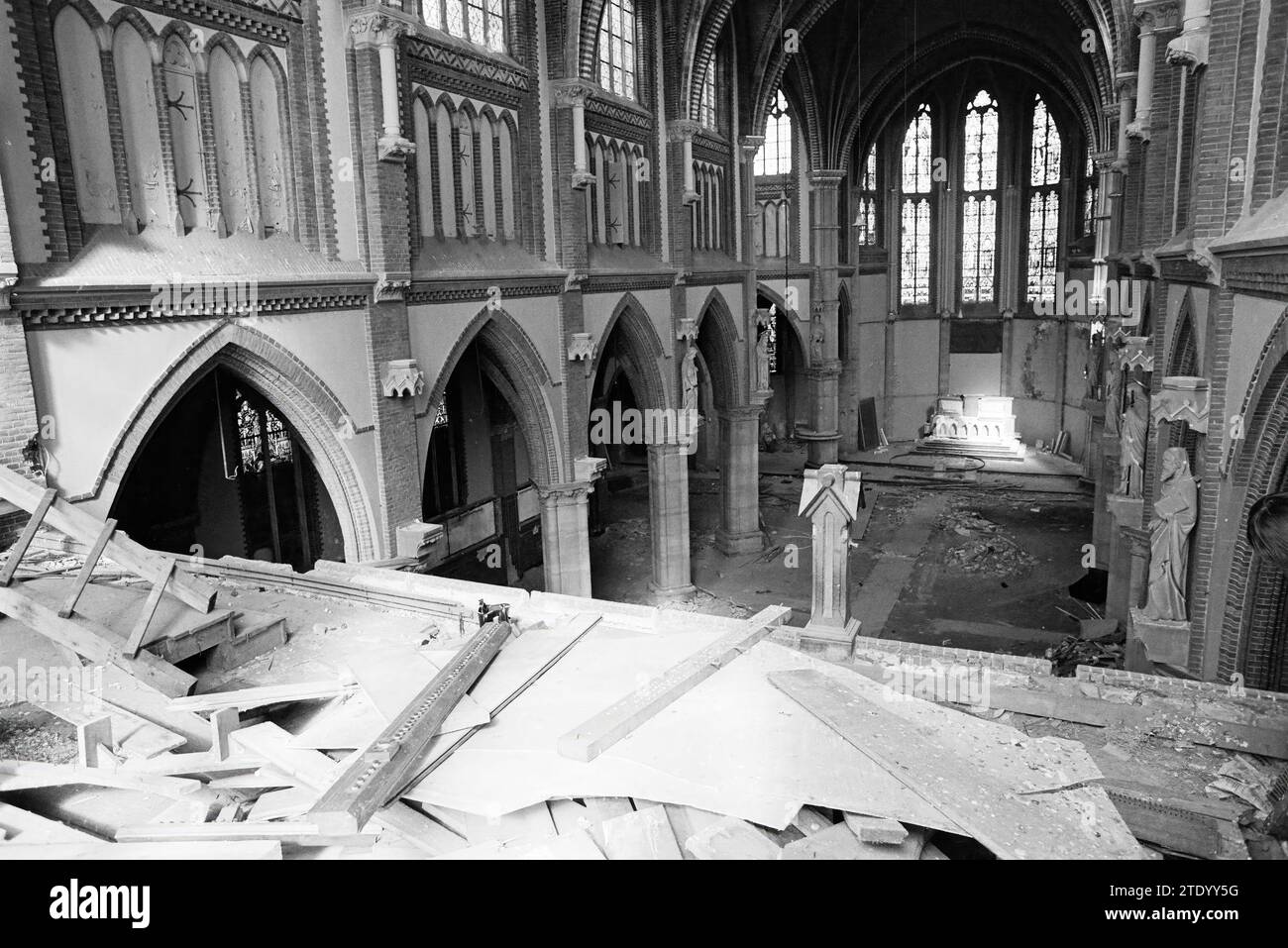 Interiors Spaarnekerk (demolished), Churches, 15-09-1978, Whizgle News ...