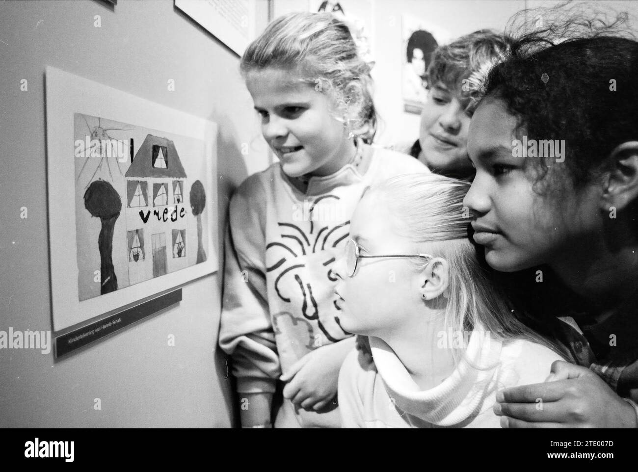 Drawing Hannie Schaft + children, 20-11-1990, Whizgle News from the ...