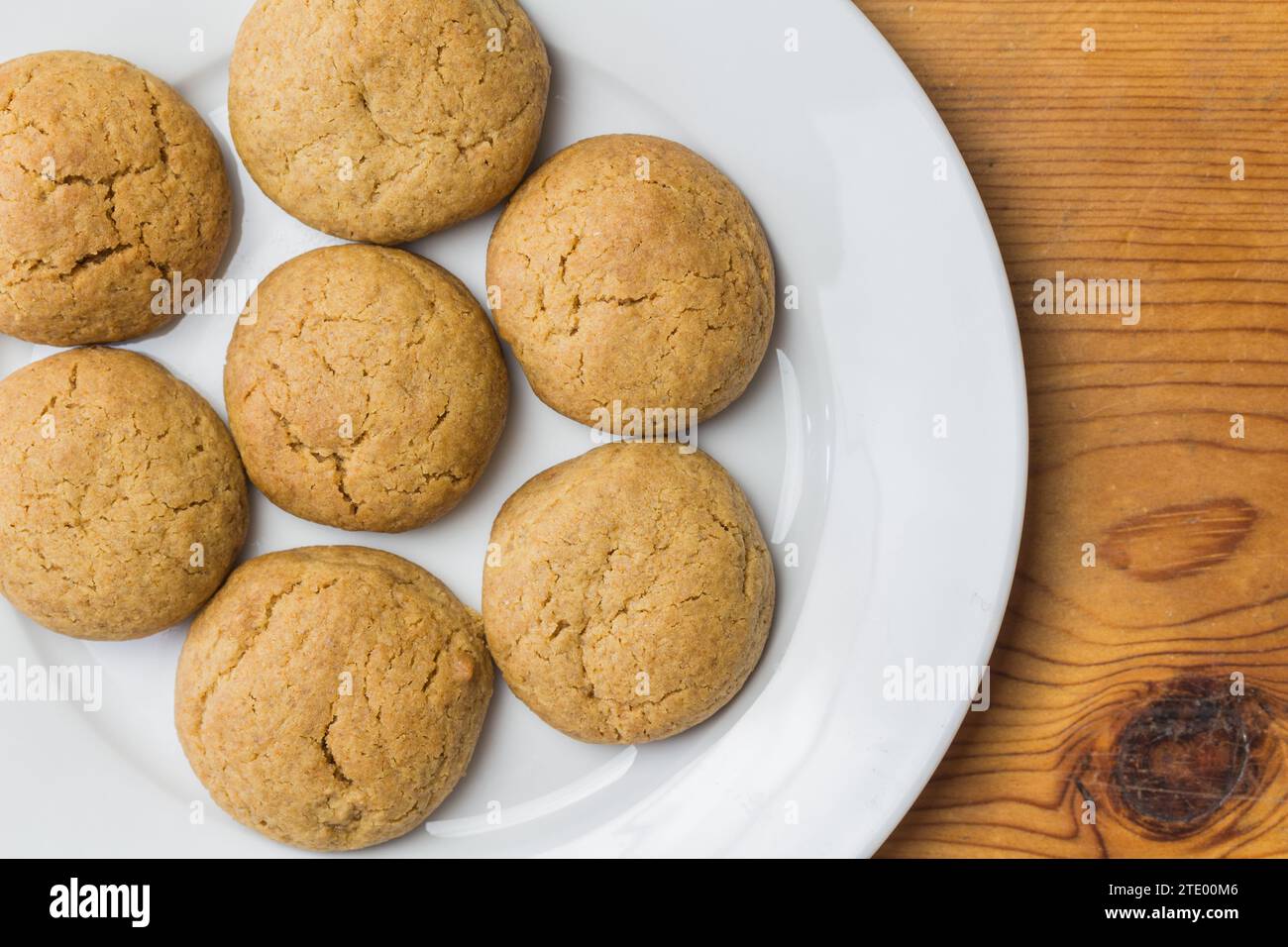 Ginger biscuits hi-res stock photography and images - Alamy