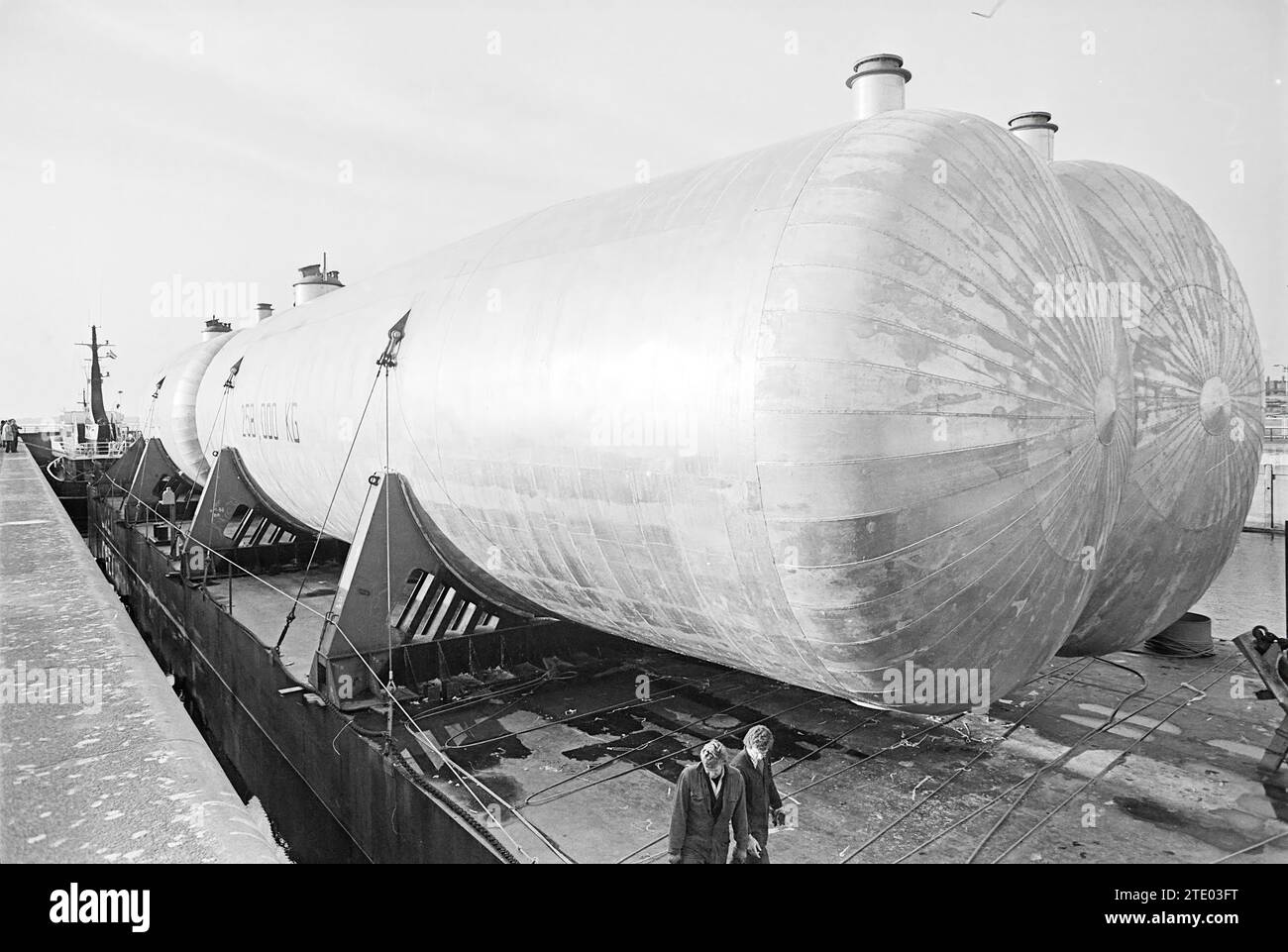 Stork transport door sluis hi-res stock photography and images - Alamy