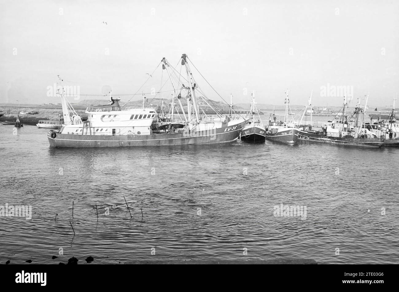 Fishing boats kop van de haven ijmuiden hi-res stock photography and ...