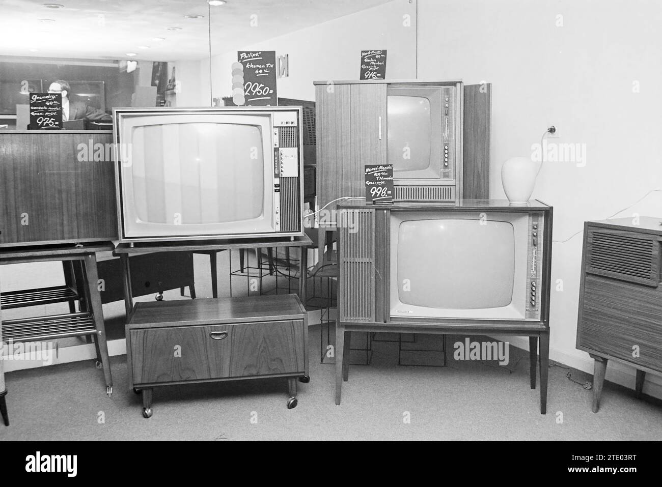 1st color television hi-res stock photography and images - Alamy