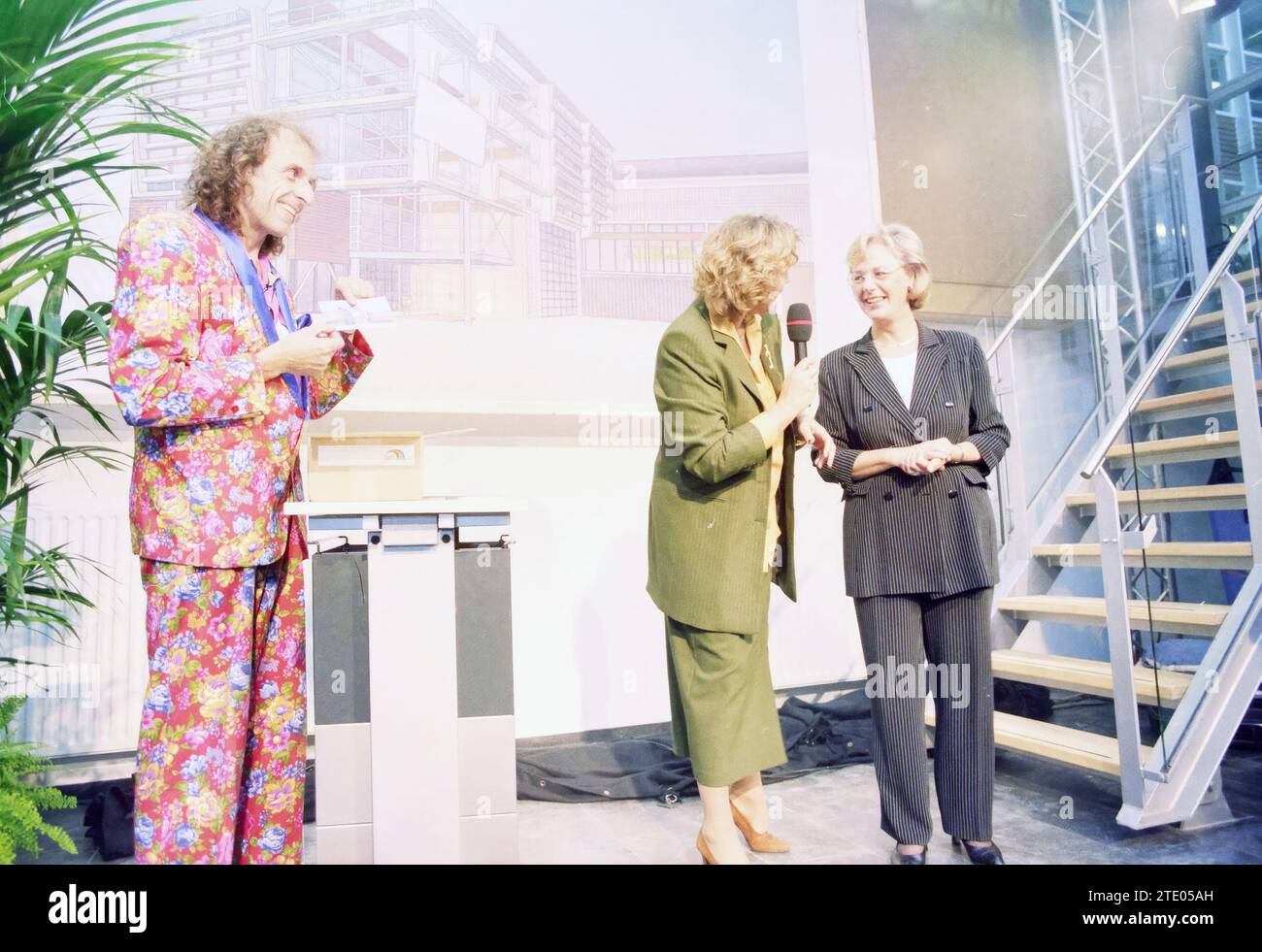 Opening vrom building hi-res stock photography and images - Alamy