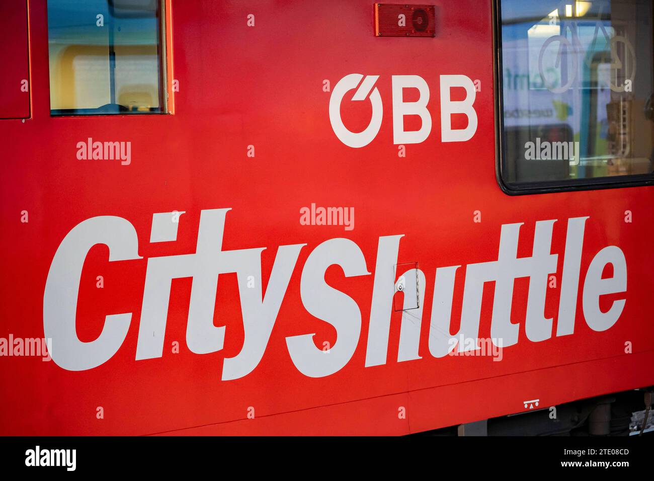 Wels, Österreich. 19. Dezember 2023. ÖBB City-Shuttle Regional-Zug am ...