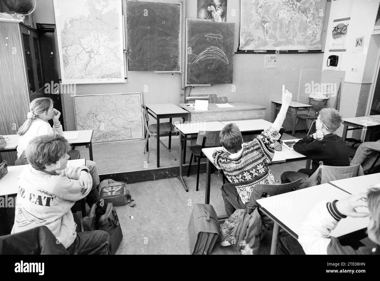 Coornhert, class without a teacher, 18-02-1991, Whizgle News from the ...