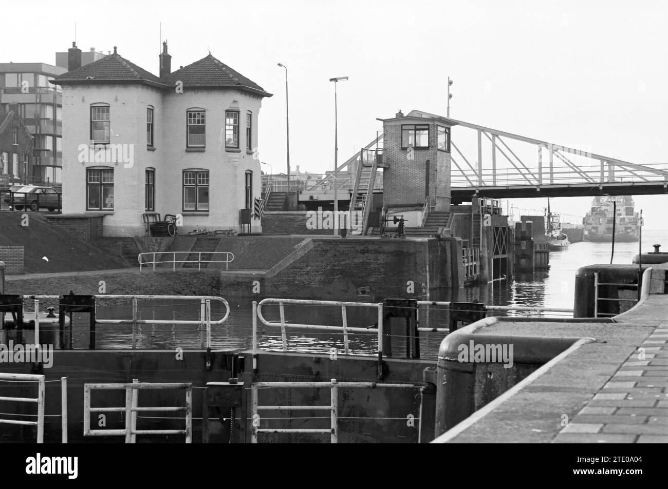 Bridge at locks, Bridges, bridge construction, 29-11-1982, Whizgle News ...