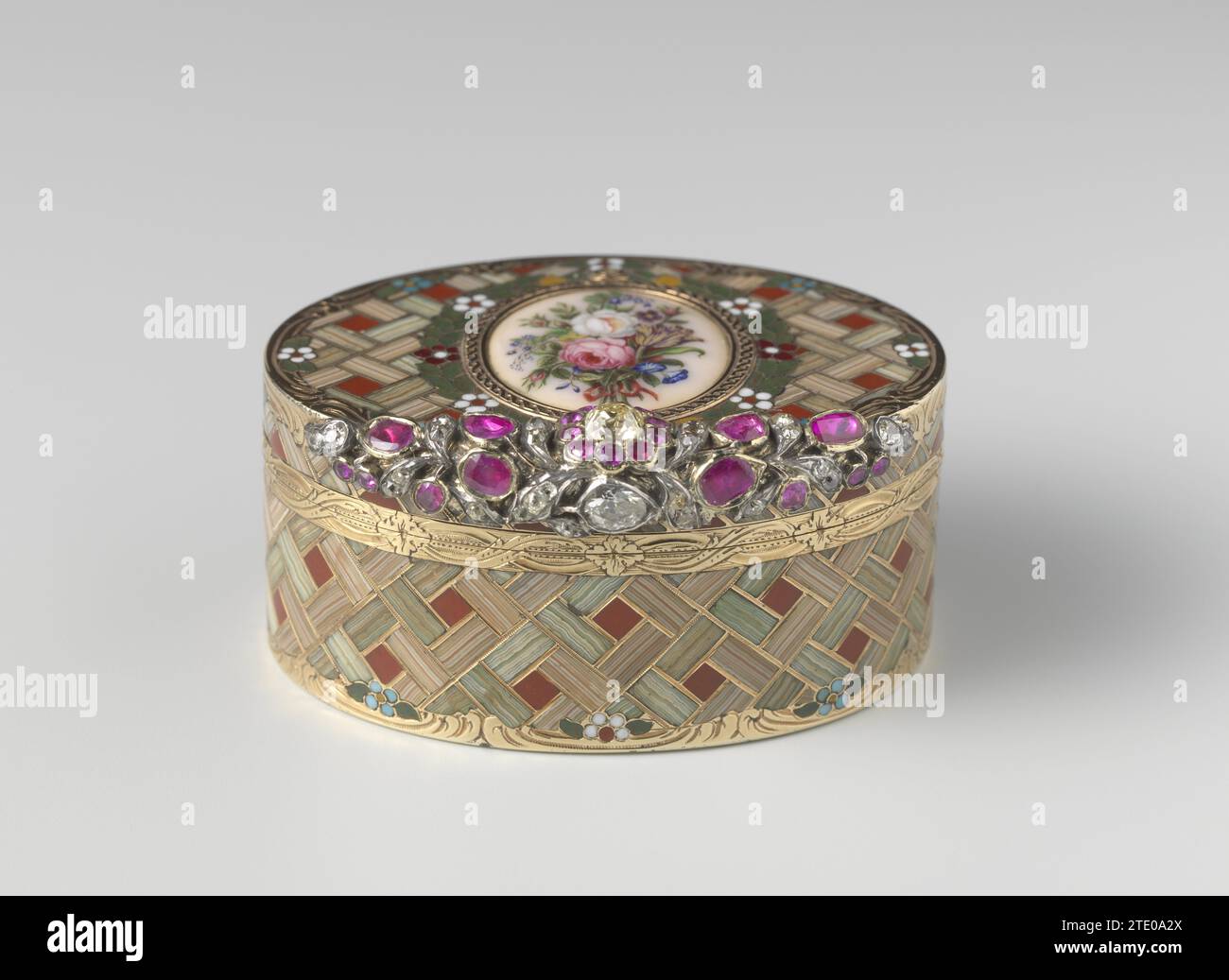 Diamond festoon hi-res stock photography and images - Alamy