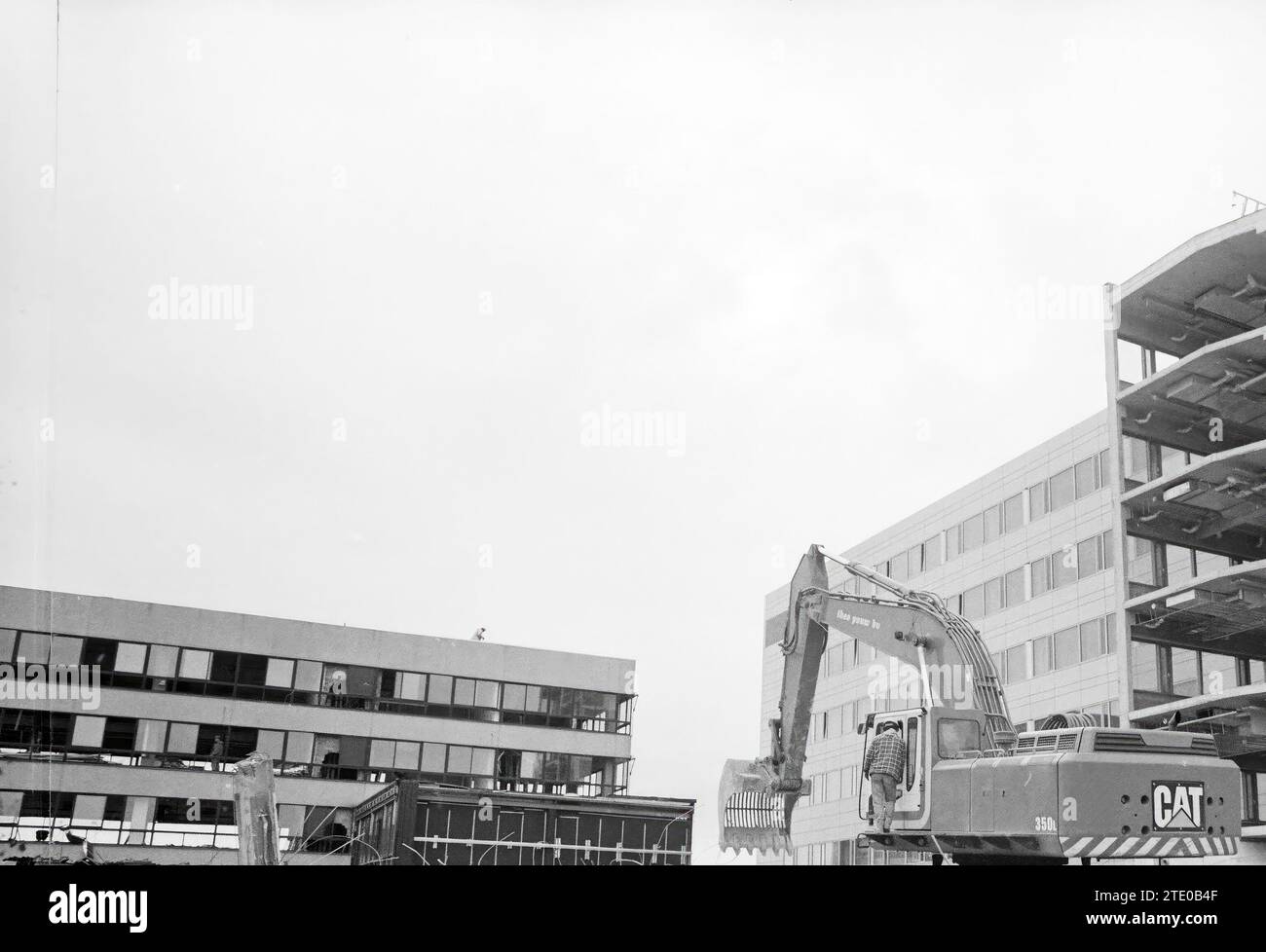 Demolition ATD building, Schiphol [Administrative and Technical Services], Schiphol, 25-02-1996 ...