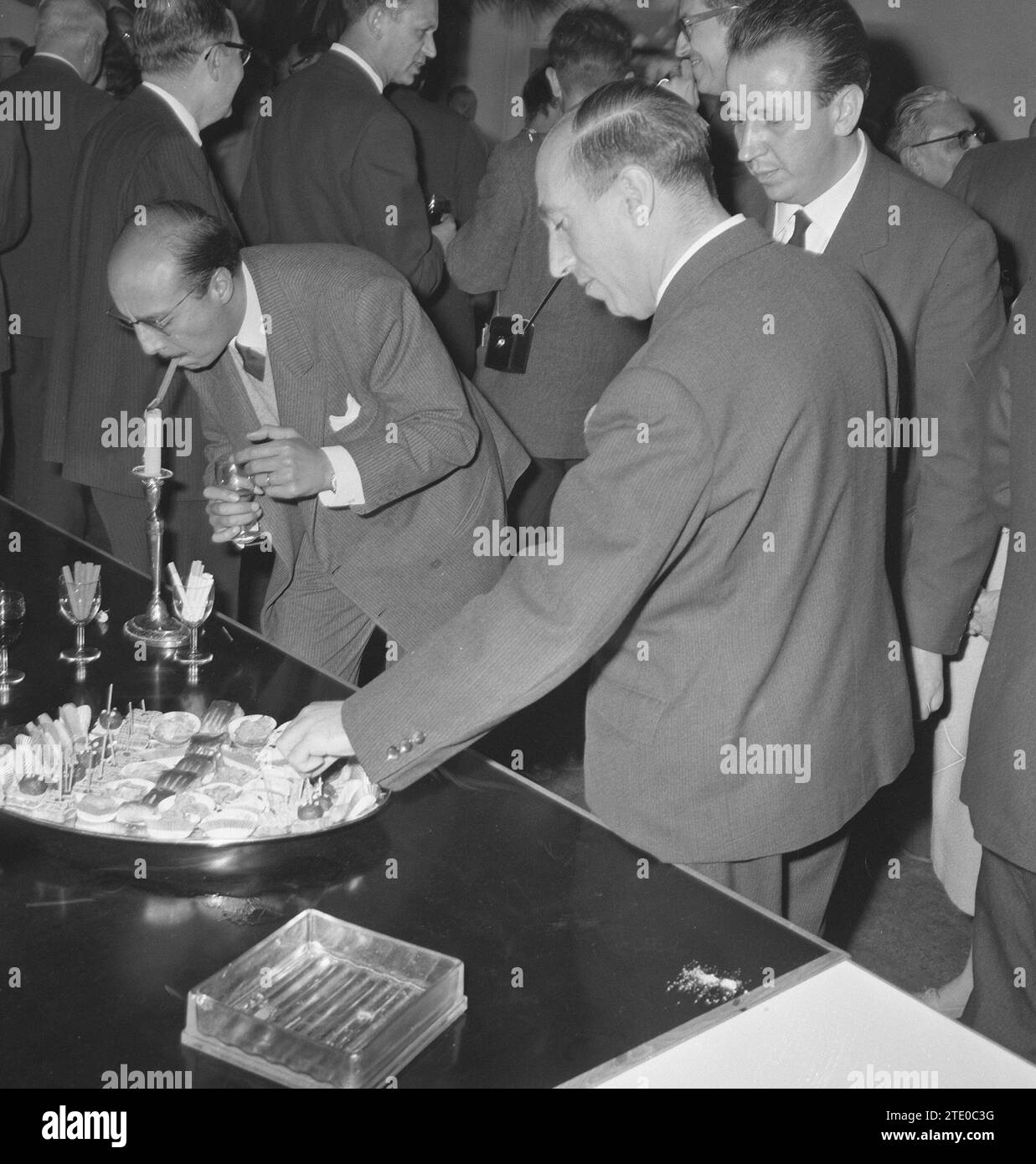 Women lighting a cigarette hi-res stock photography and images - Alamy