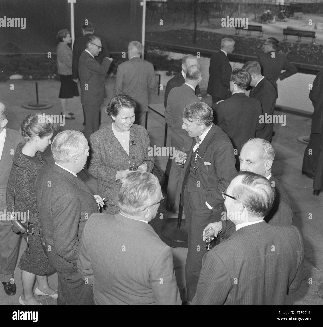 1960s cocktail party hi-res stock photography and images - Alamy