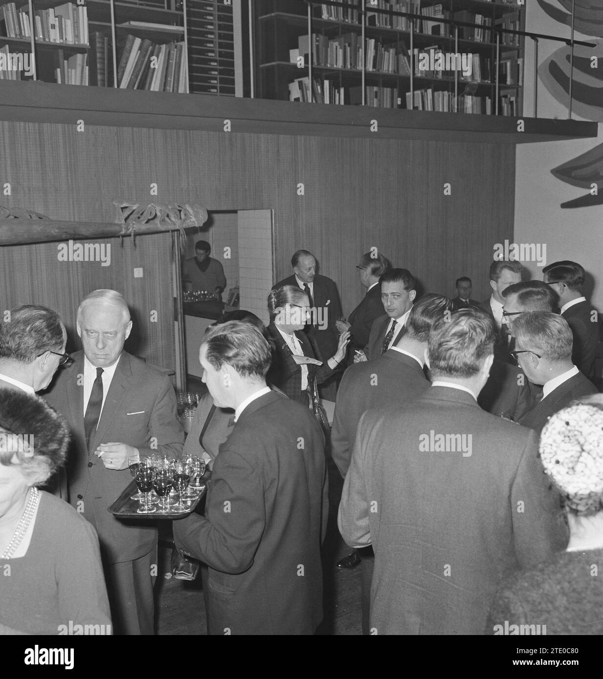 1960s cocktail party Black and White Stock Photos & Images - Alamy