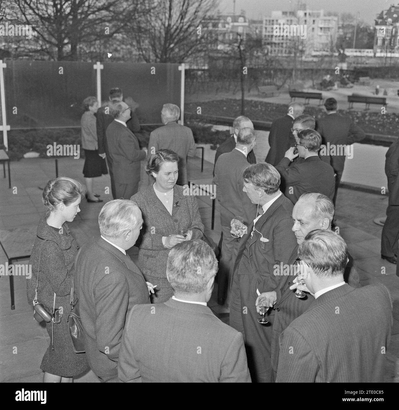 1960s cocktail party hi-res stock photography and images - Alamy