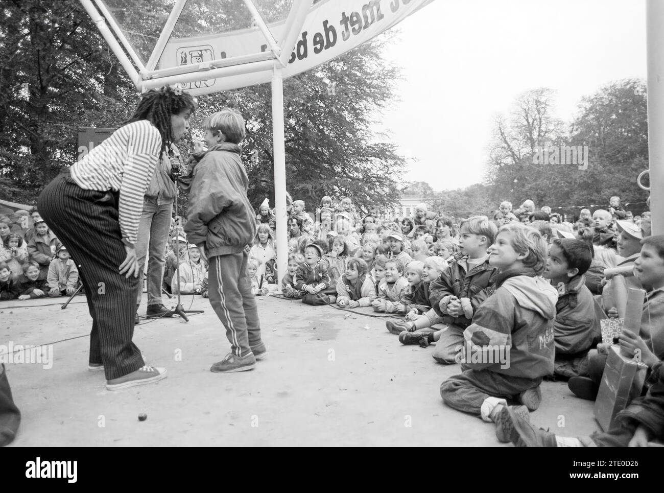 Bread party bakers Haarlemmerhout, performance by Hakim Traïdia, 05-10 ...