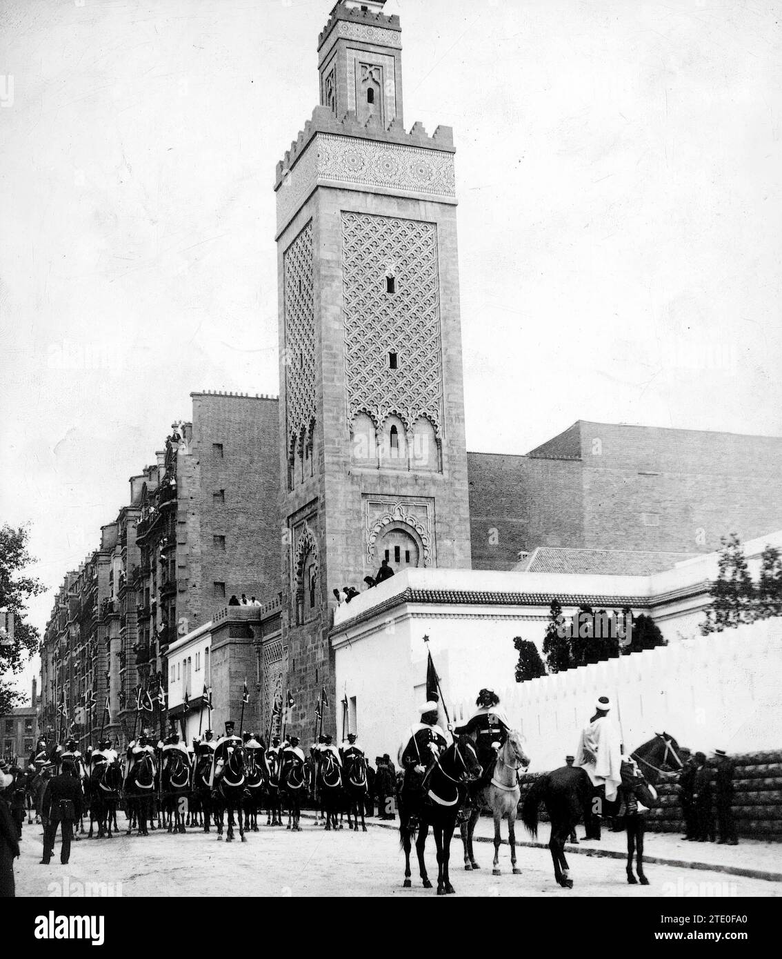 06/30/1926. Paris. The new Mosque. Exterior appearance of the building ...