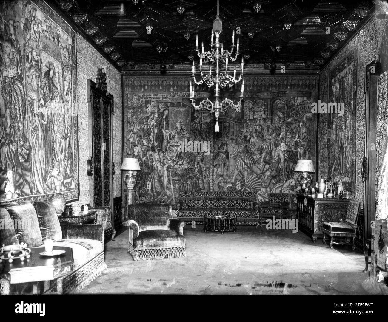12/31/1929. The tapestry room of the Fernán Núñez palace, full of very ...