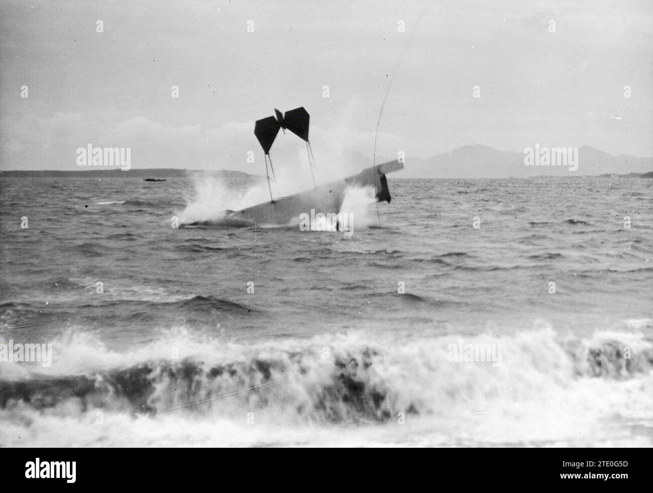 01/31/1912. A Hydro-Airplane Fall. The device of the American aviator ...