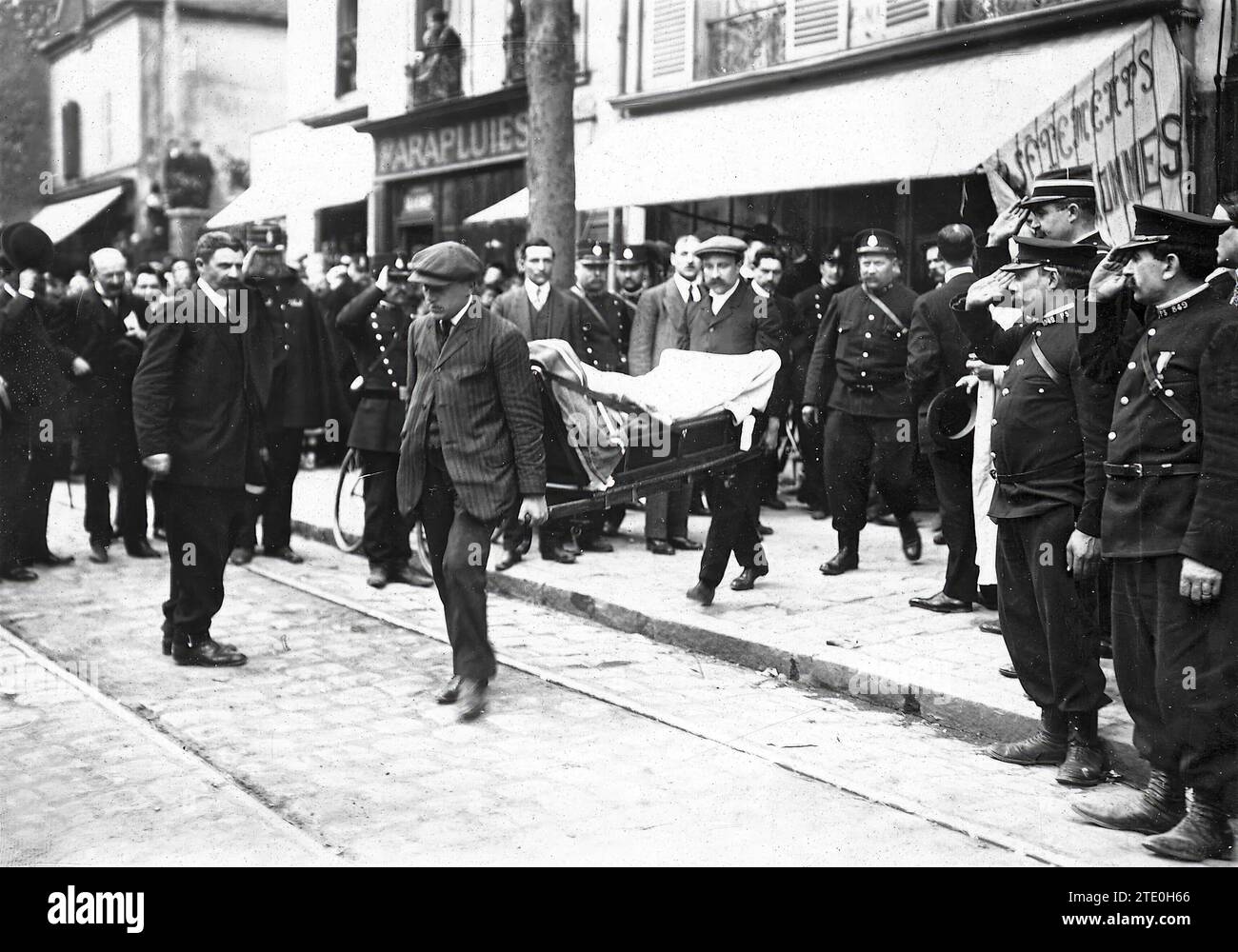 Apaches paris hi-res stock photography and images - Alamy