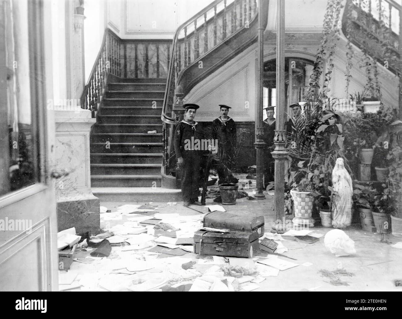 09/30/1910. Revolution in Lisbon - courtyard and staircase of the ...