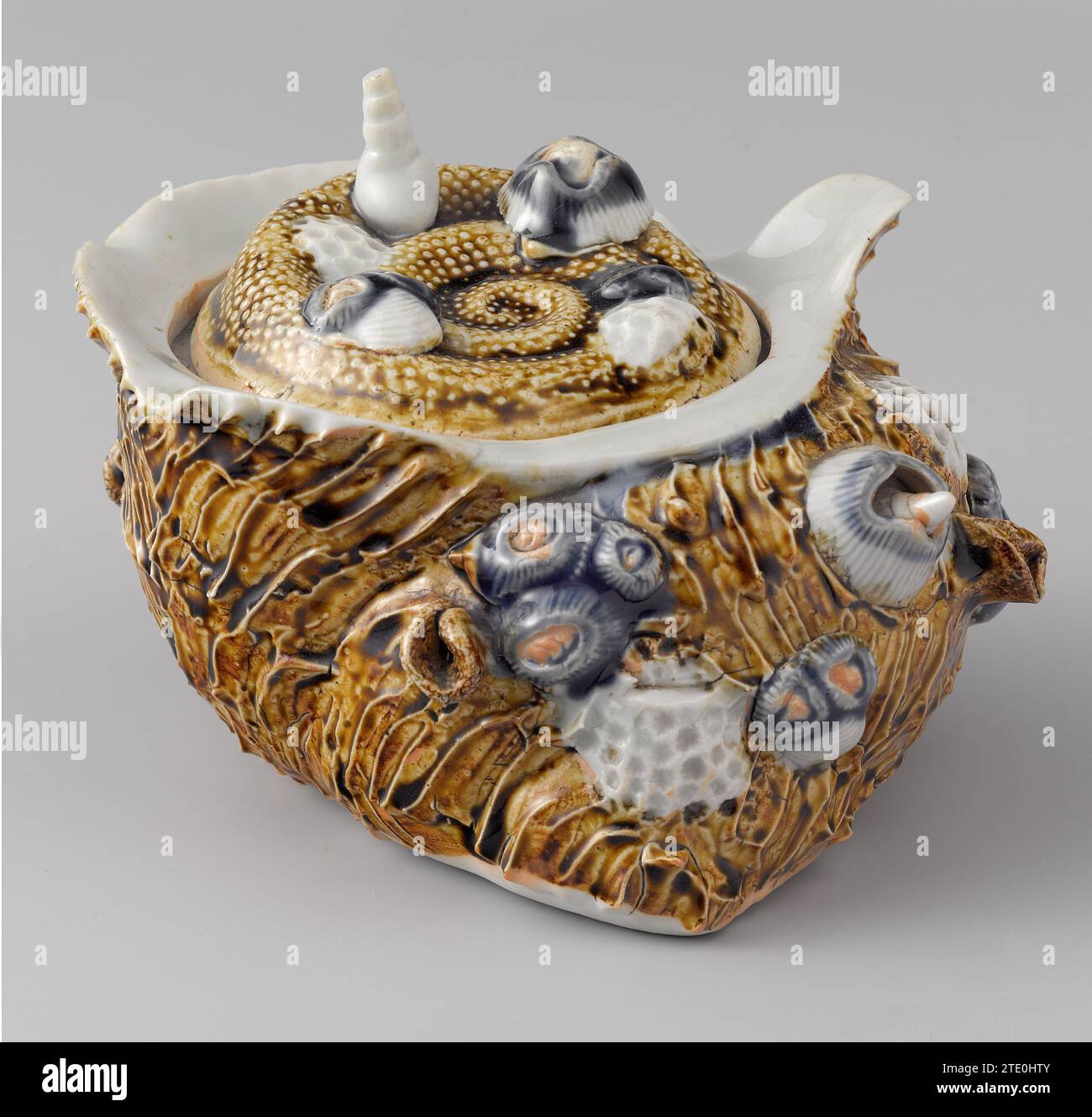 Shell-shaped Box, anonymous, c. 1800 - c. 1825 Box of porcelain ...