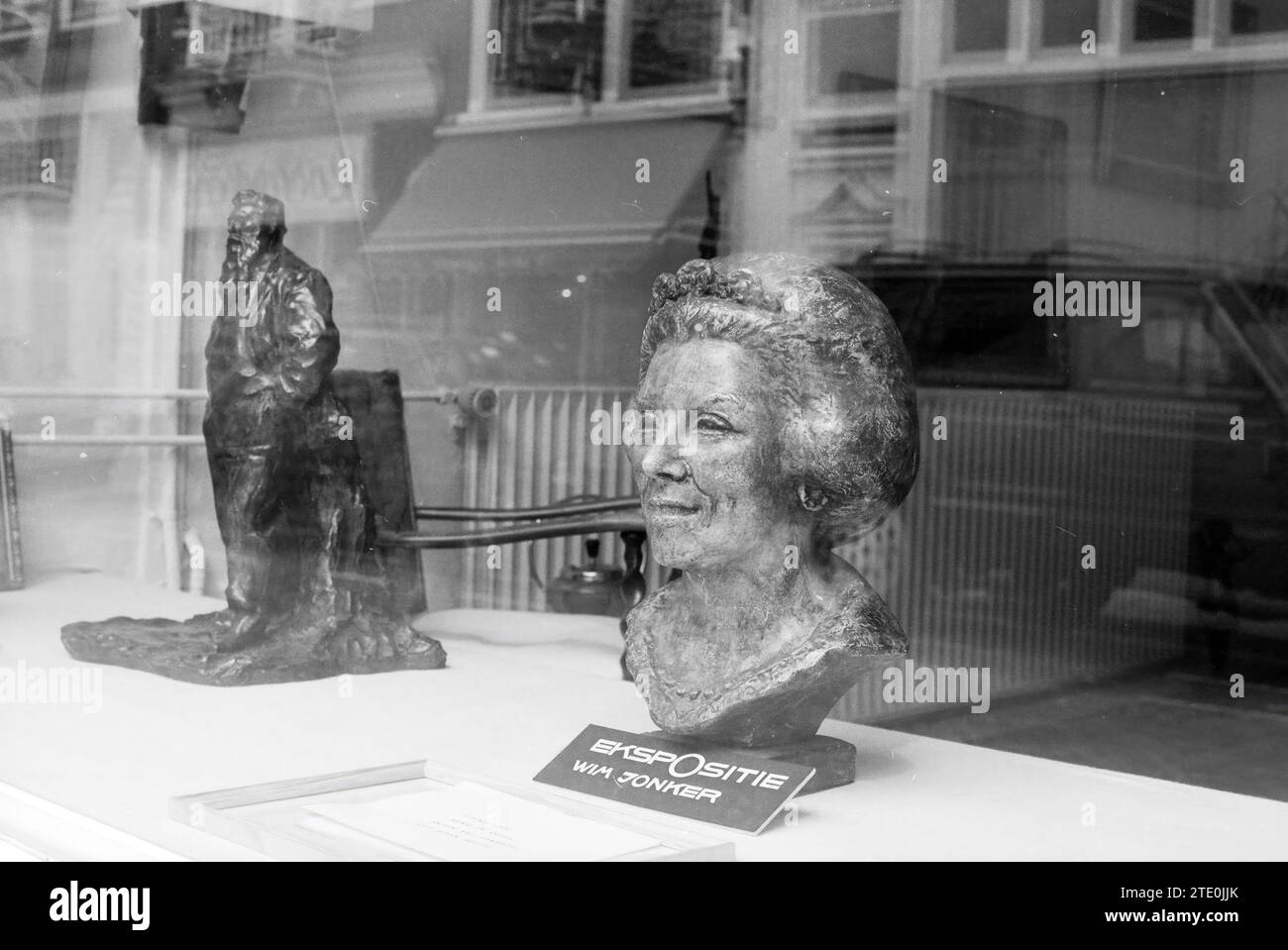 Statue of Queen Beatrix, 20-04-1994, Whizgle News from the Past ...