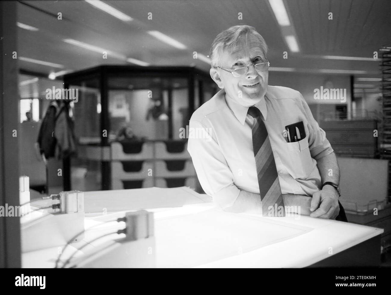 Mr Kuiper HD graduate with early retirement, 01-04-1991, Whizgle News ...