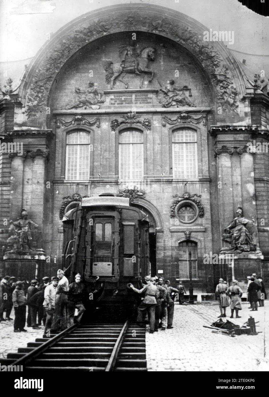 Paris.- the carriage where the armistice was signed after the First ...