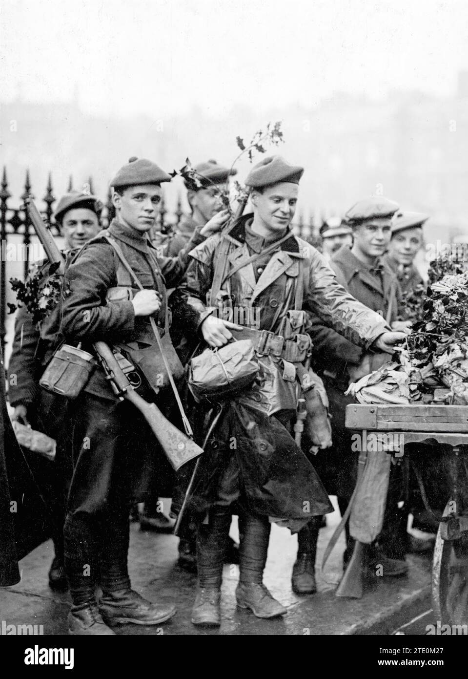 English soldiers trenches hi-res stock photography and images - Alamy