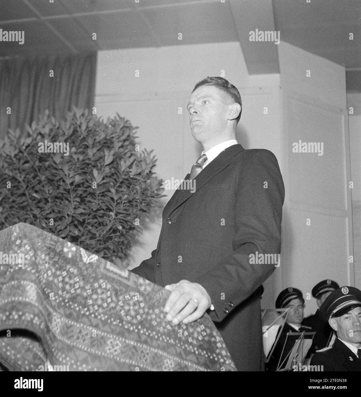 Man behind a lectern hi-res stock photography and images - Alamy