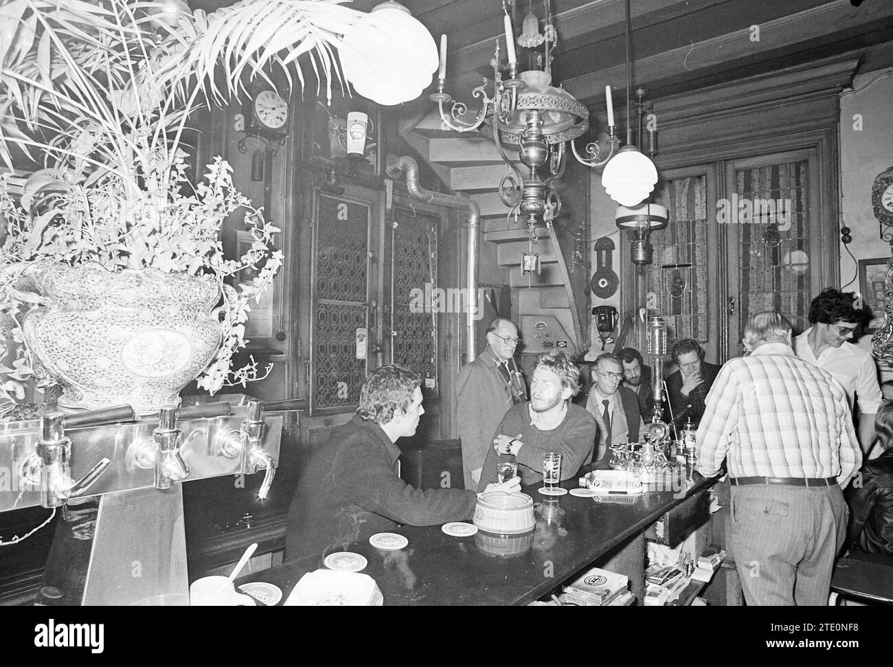 Brown cafes Amsterdam, Cafe, 14-12-1977, Whizgle News from the Past ...