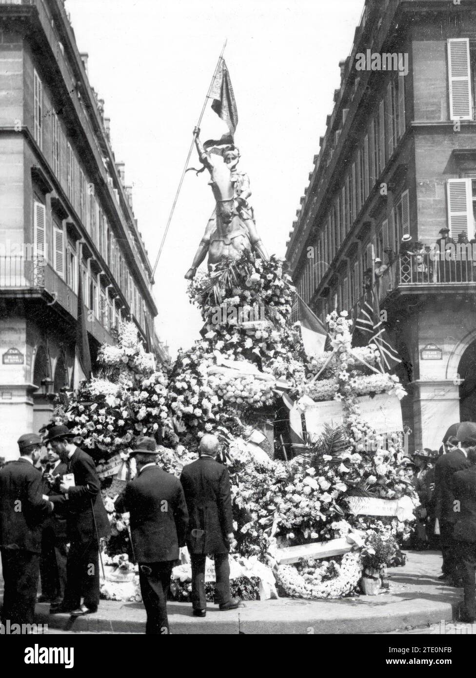 04/30/1915. An interesting demonstration. The statue of Joan of Arc, in ...