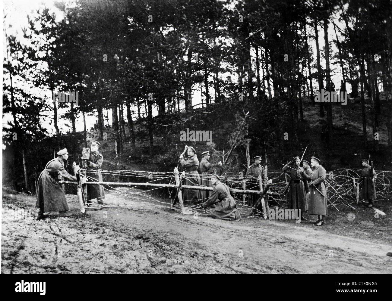 02/01/1916. The War in the East. Placing a barbed wire fence on the ...