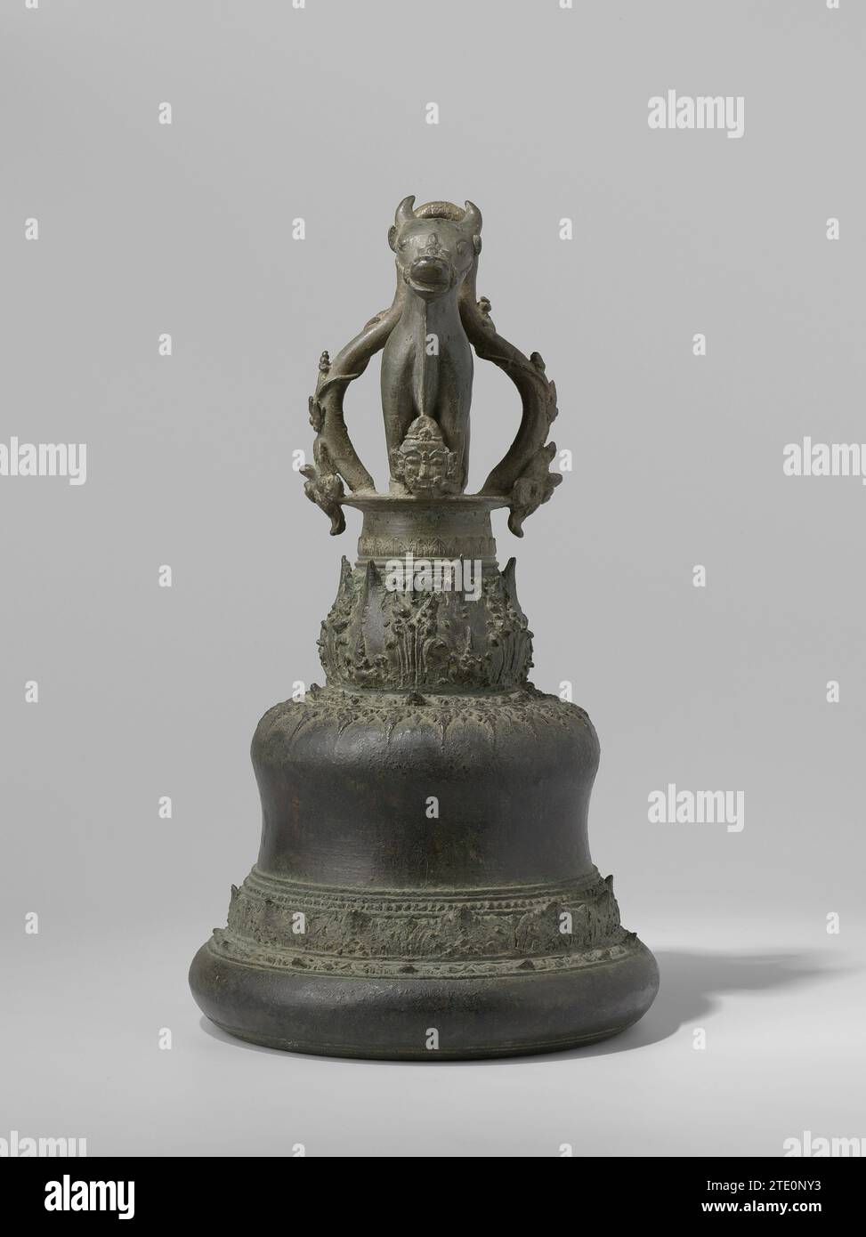 Bell, anonymous, 930 - 1600 Hanging clock with bull as a masterpiece ...