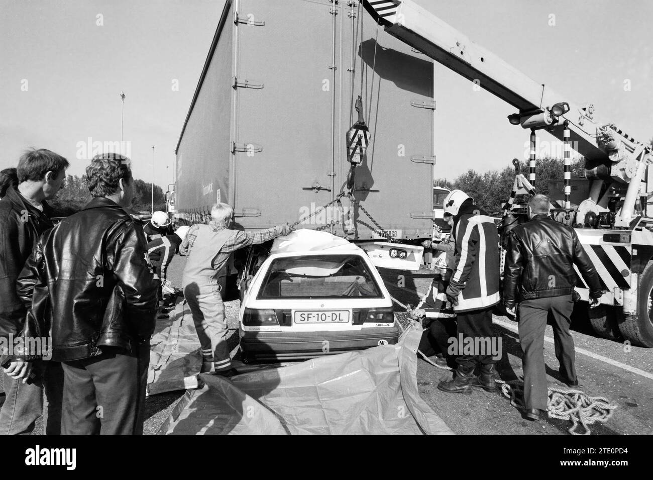 Car under truck hi-res stock photography and images - Alamy