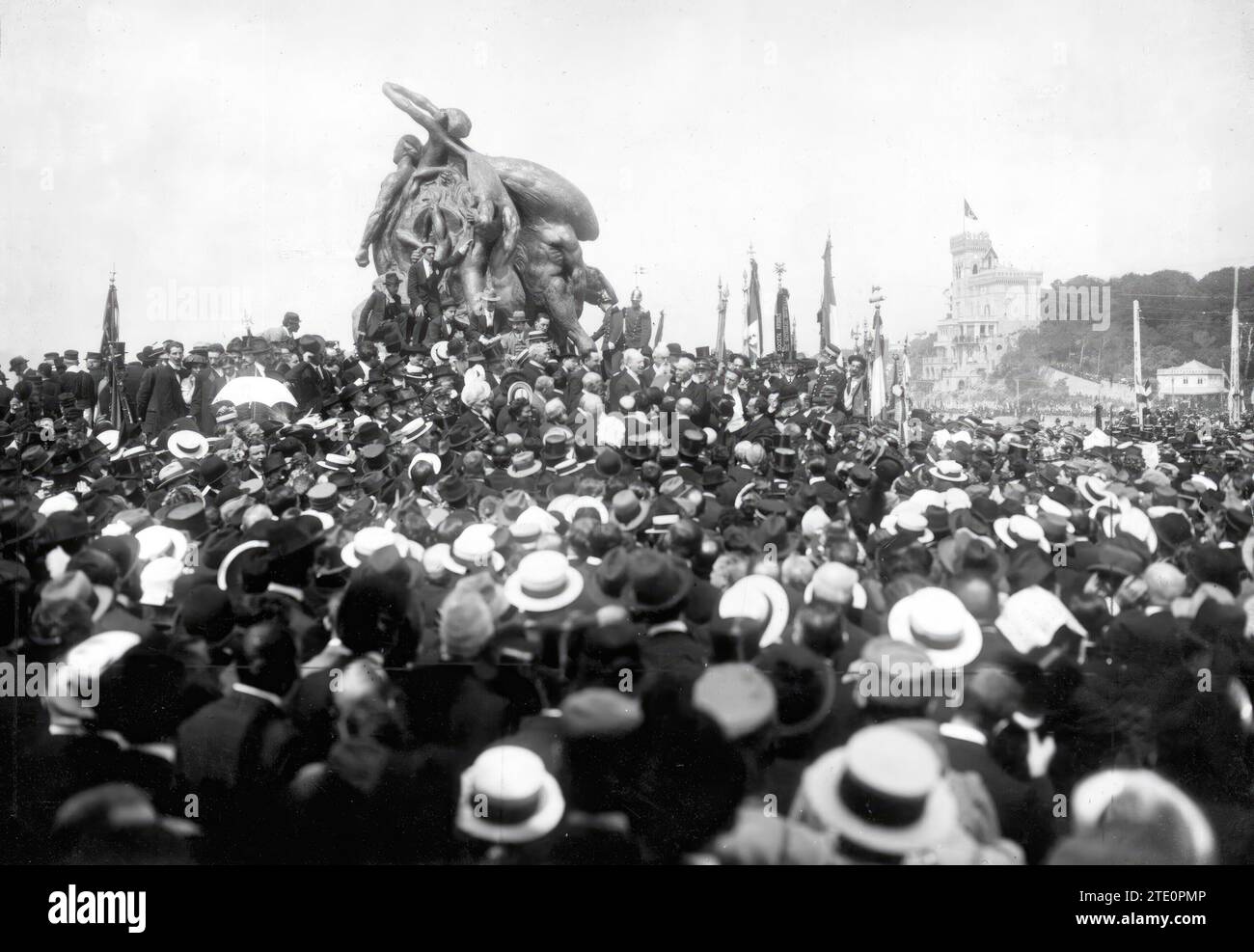 04/30/1915. The monument of the Garibaldinos in Quarto (D'Altino). The ...