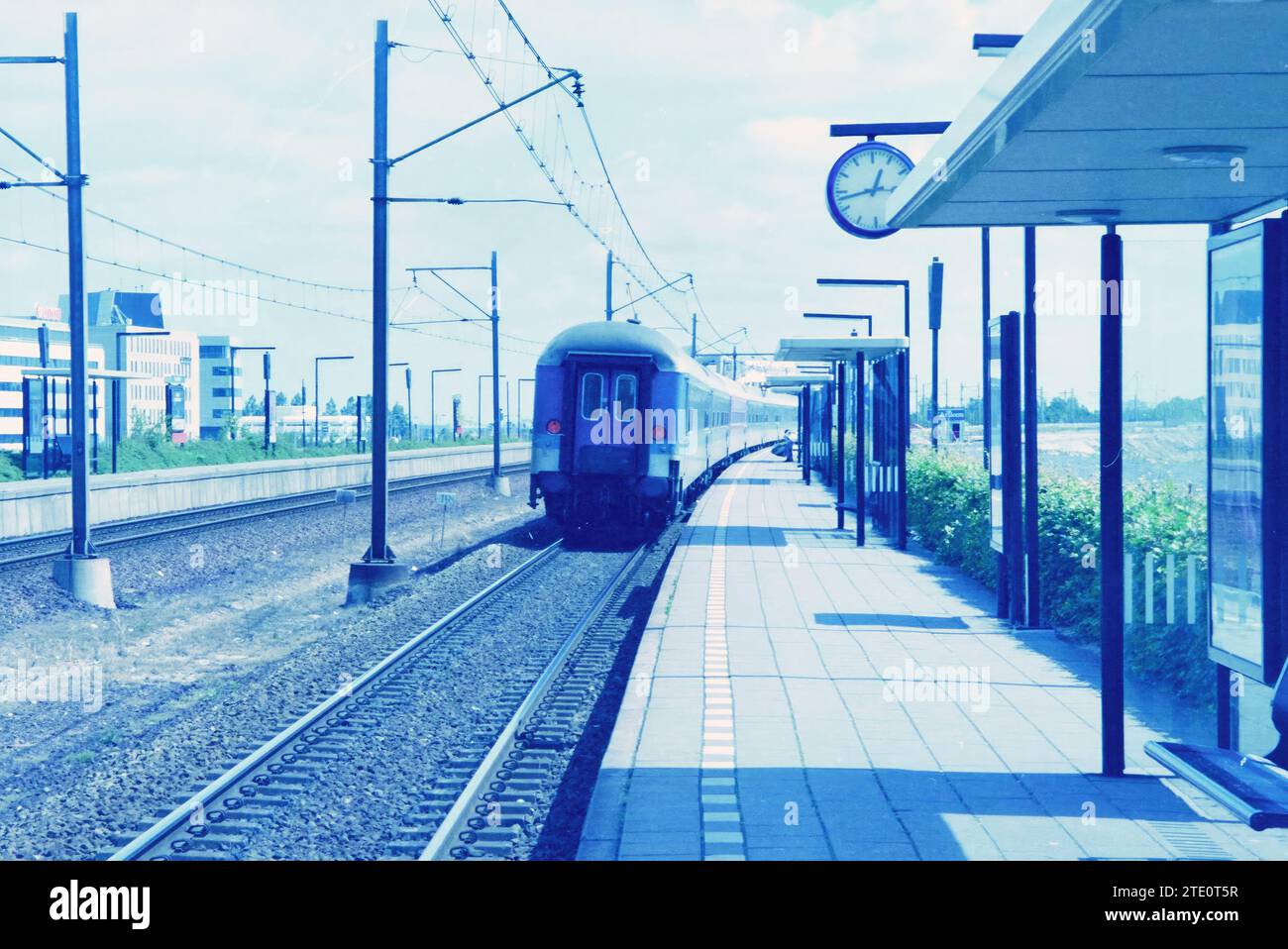 Departing train Hoofddorp Hannover Station, 00-00-1995, Whizgle News ...