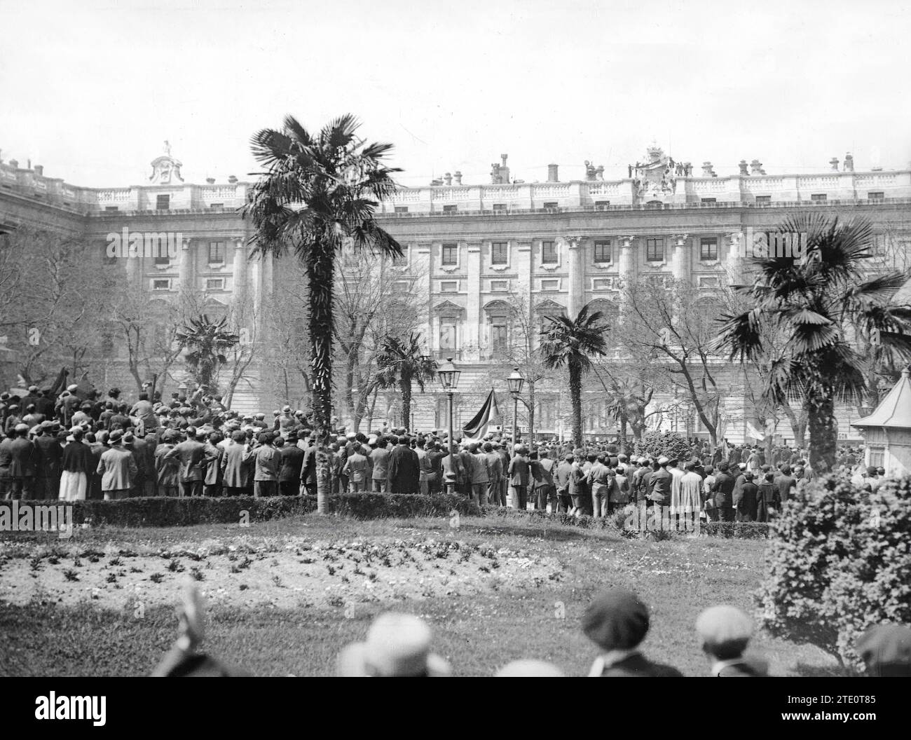 04/14/1931. Proclamation of the Republic. The people around the Palace ...