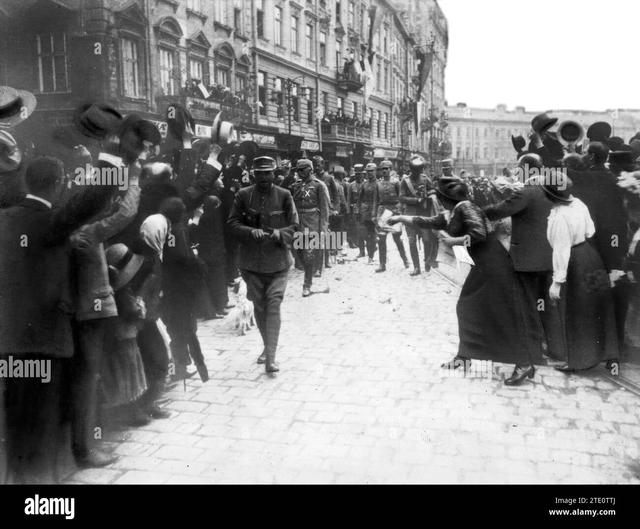 06/30/1915. The reconquest of Lemberg. Popular Enthusiasm Upon Arrival ...