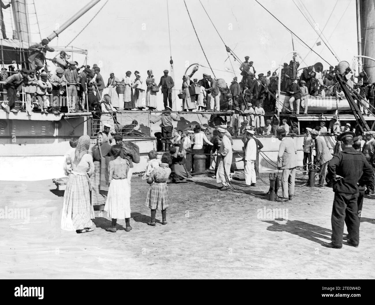 Barcelona, October 1911. Return of Spanish grape harvesters to ...
