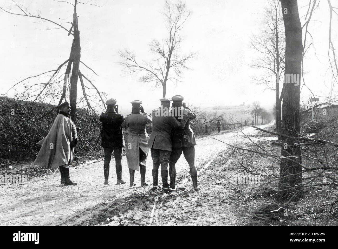 03/31/1915. The Germans in France. Group of Officers Observing the ...